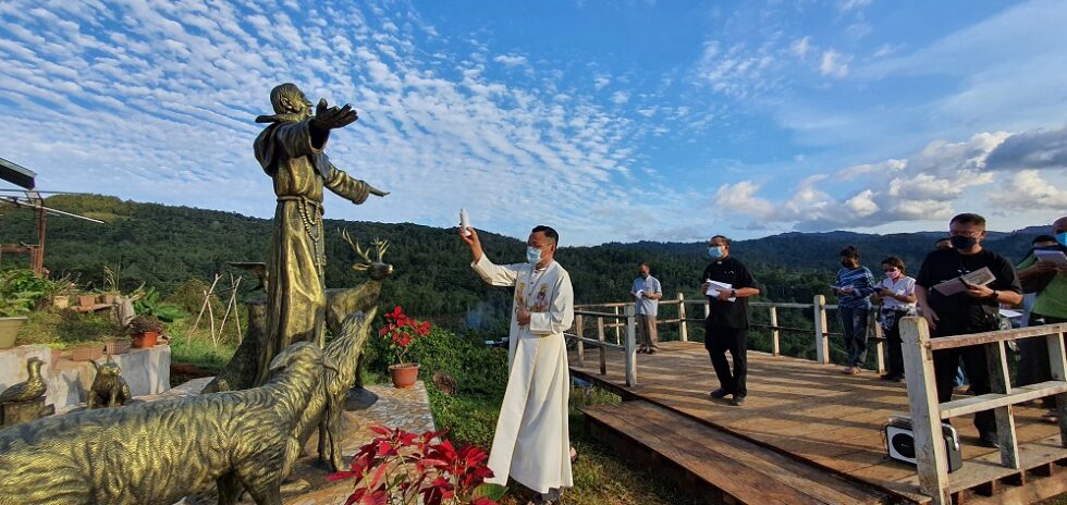 Archbishop John Wong blesses Ranau landmark Shrine | Catholic Sabah