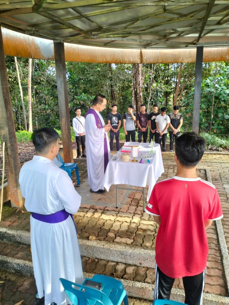 Altar servers recollection for Easter Triduum | Catholic Sabah
